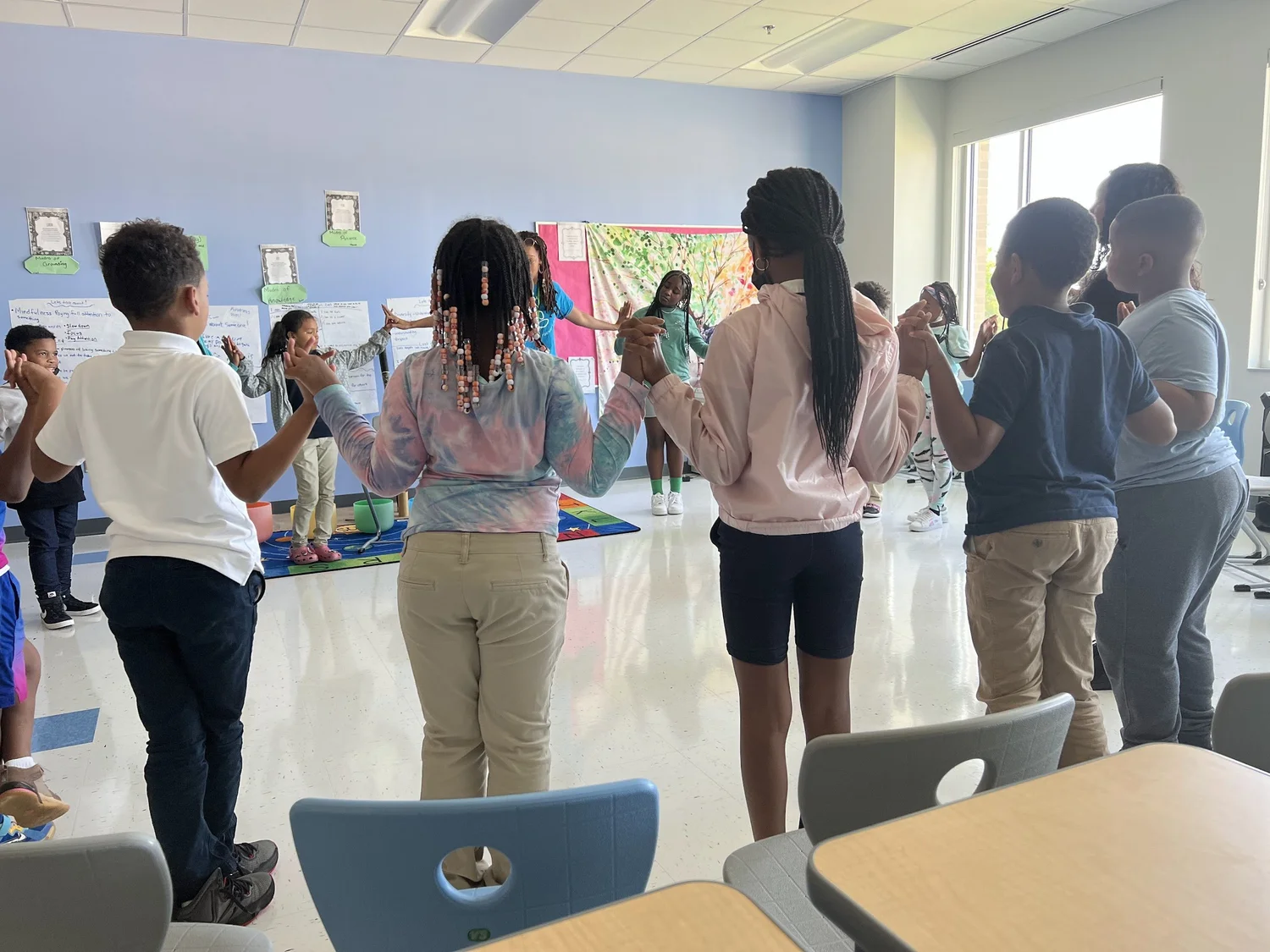 Mindful Moment for Students | Holistic Life Foundation — Holistic Life ...