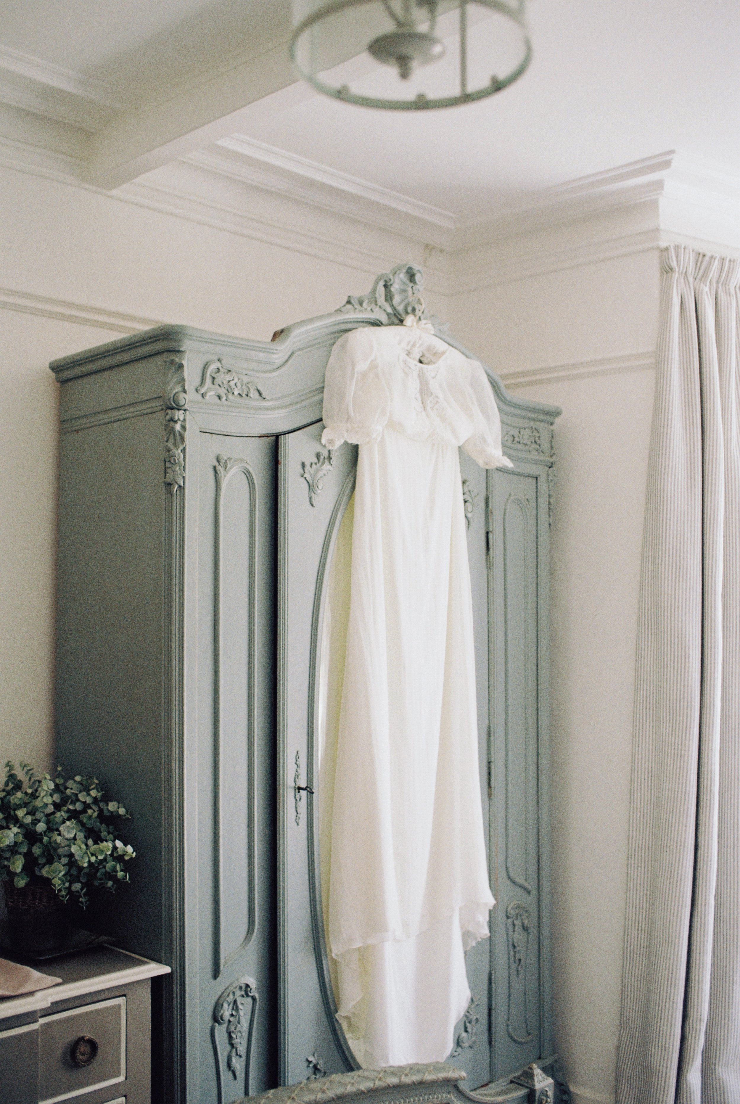A quintessential vintage summer wedding at Porth en Alls, Prussia Cove ...