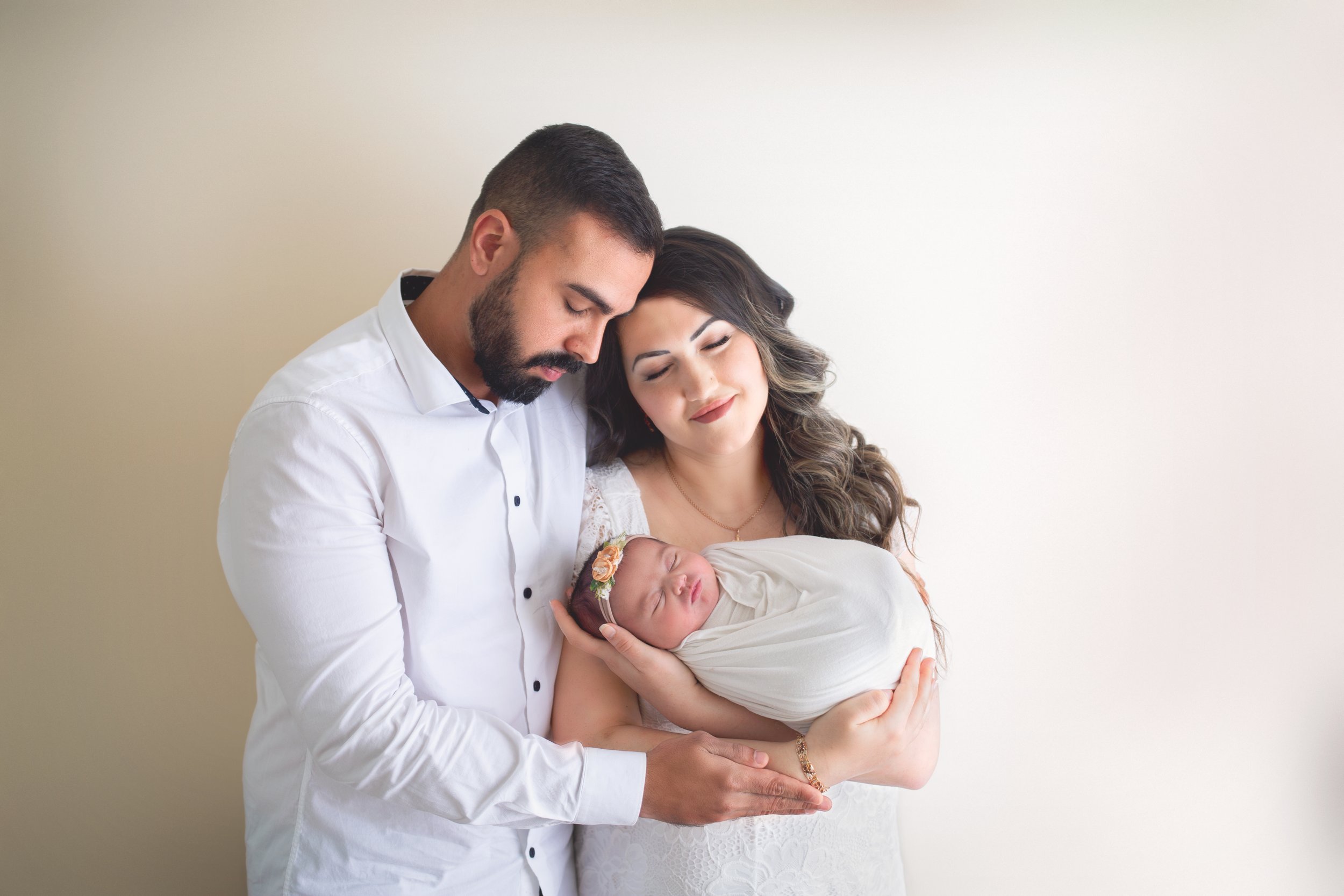 Timeless Newborn Photography 2024: Capturing Authentic Family Bonds ...