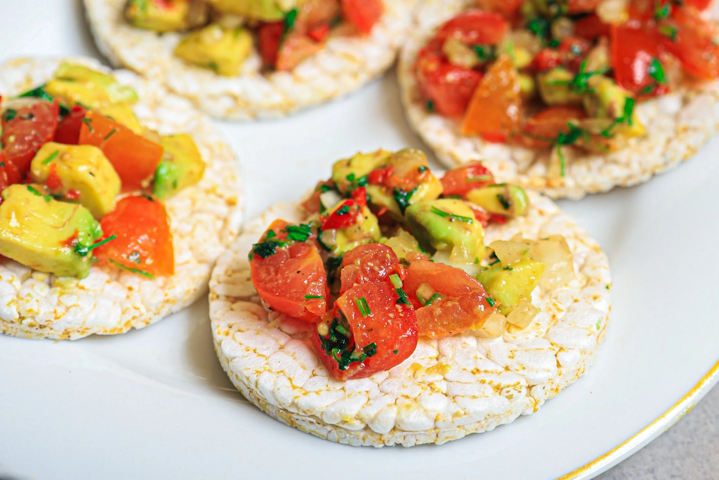 Avocado Salsa with Kep Sea Salt Rice Cakes – IBIS Rice — Natural Brands