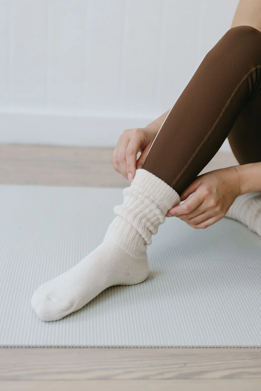 Cream Slouchy Grip Socks — Lotties