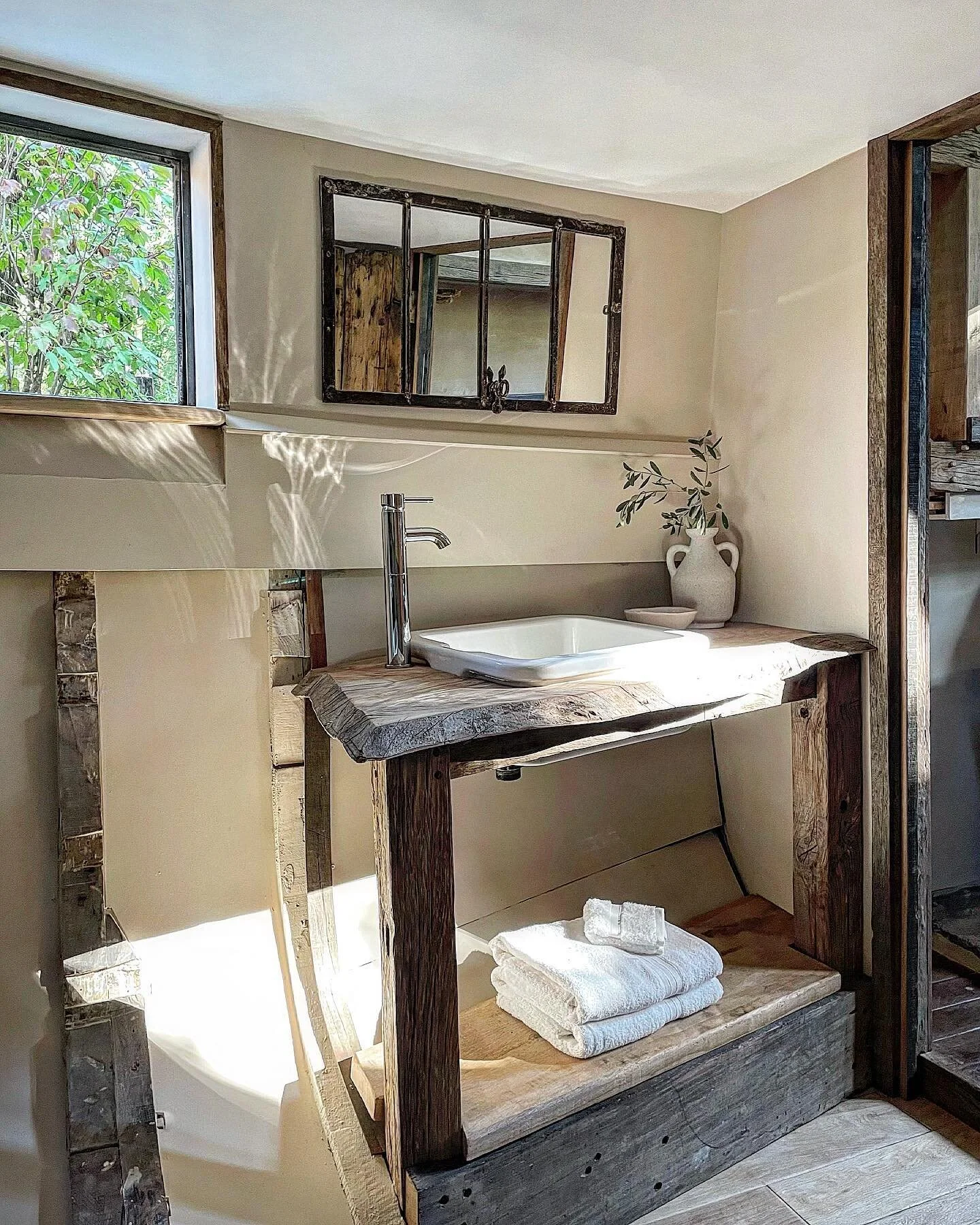 The Mooph - Restored Boat in the Test Valley