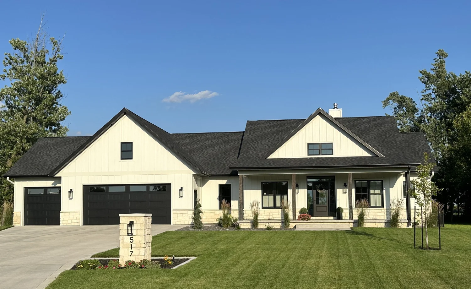 One-Story-Modern-Farmhouse | Luxury Home Builders | Central, WI | R ...