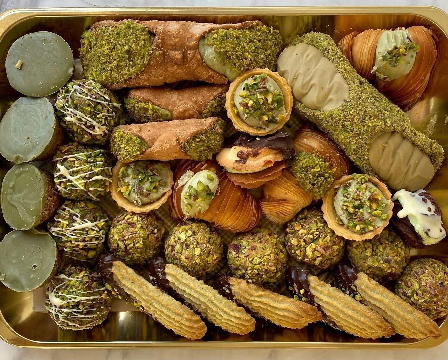 New Paradise Bakery Chicago,IL | Italian Pastries, Gelato, Custom Cakes.
