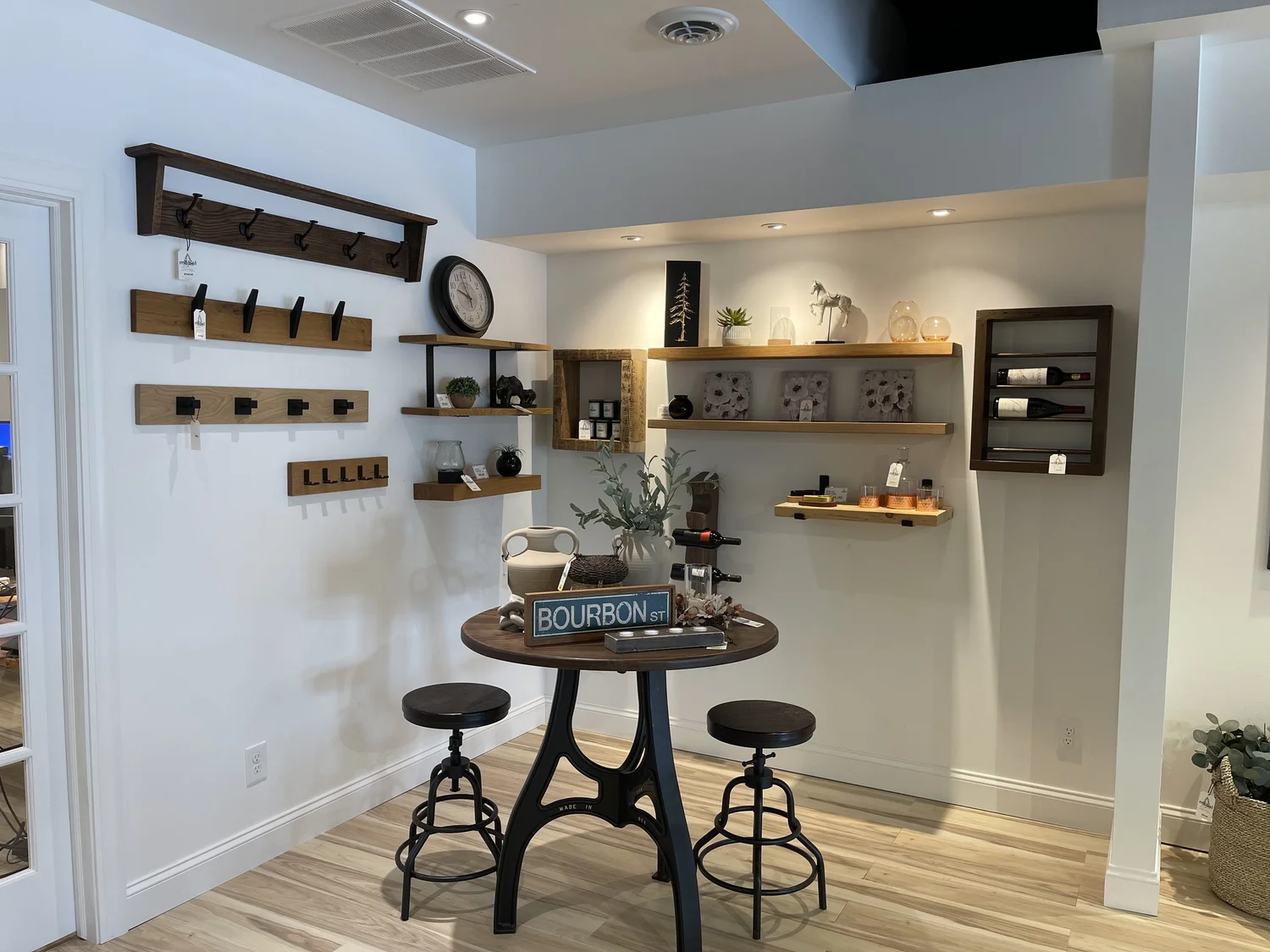 Möbel Furnishings & Accessories