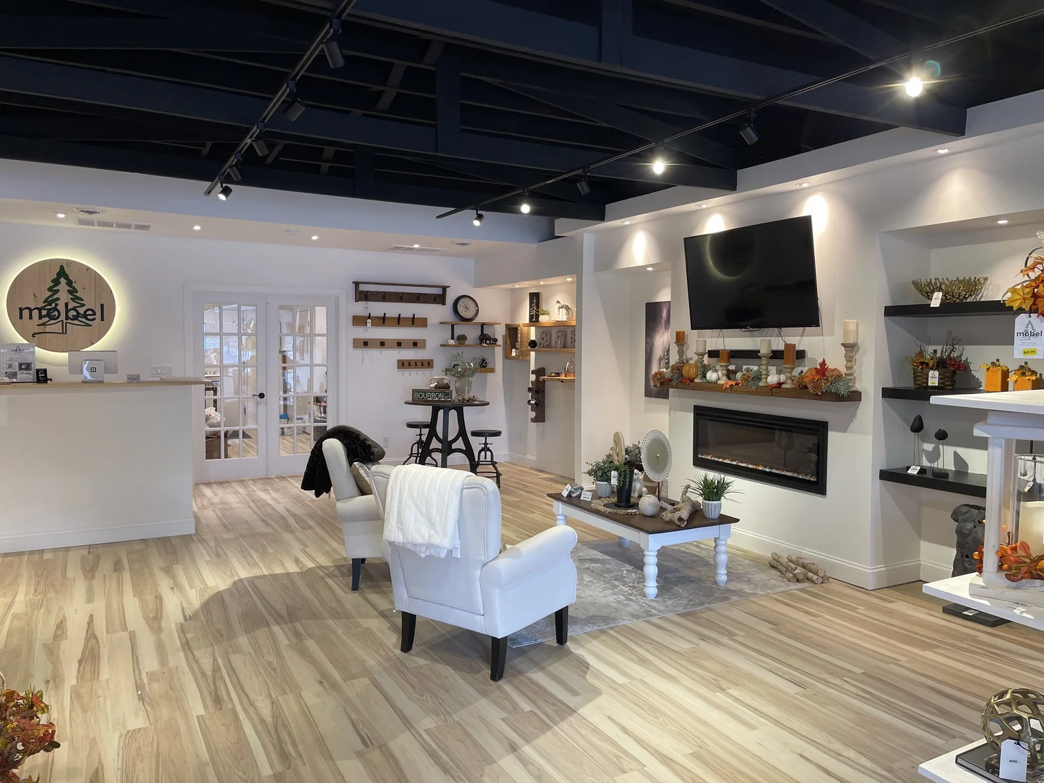 Möbel Furnishings & Accessories