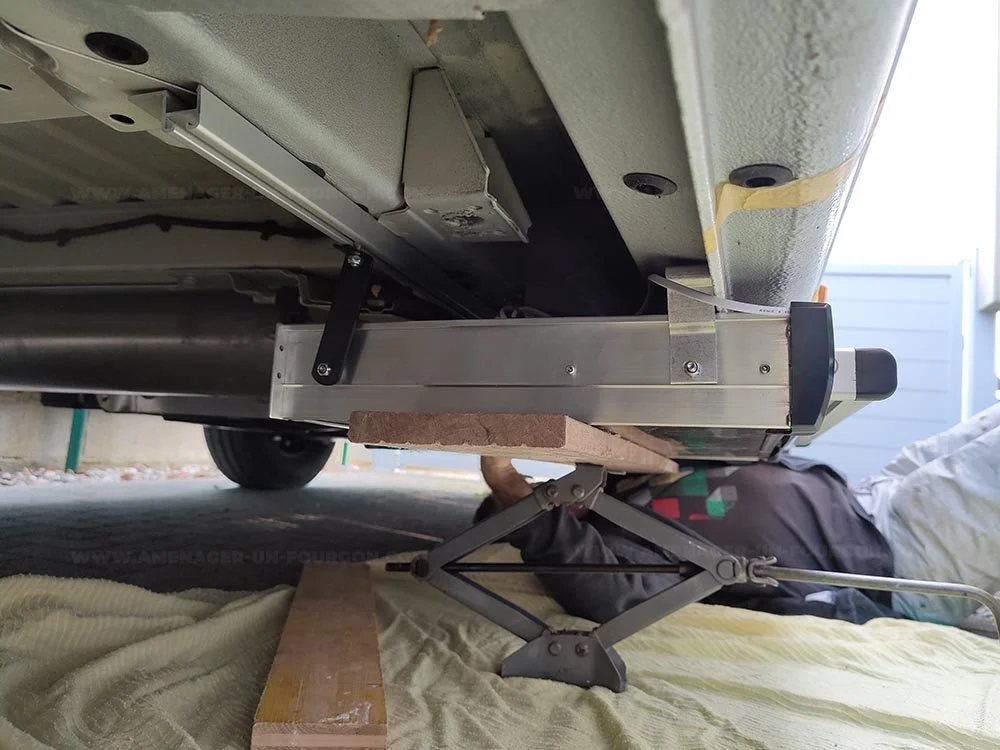 Installer un marchepied — Aménager un fourgon soi-même