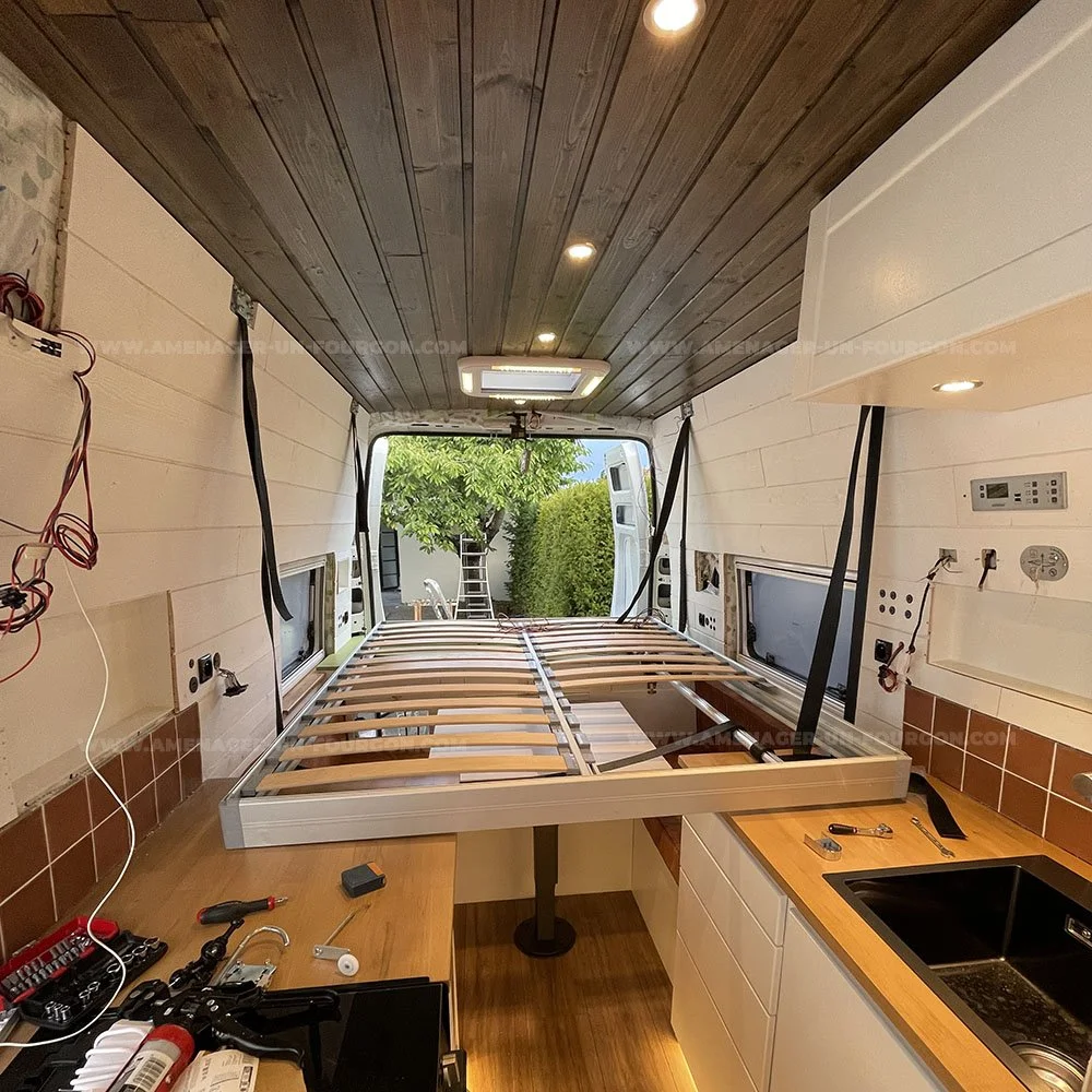 Installer un lit escamotable qui remonte au plafond — Aménager un ...