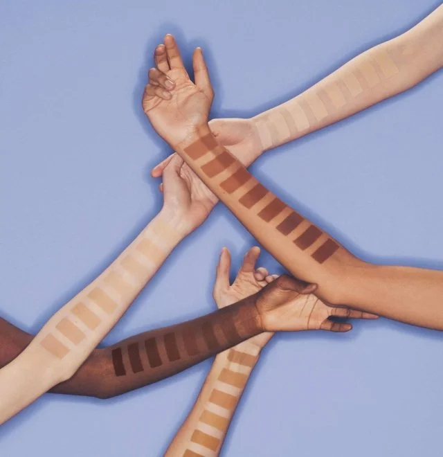 Wat zijn arm swatches. Wat is het nut ervan? Hannah Bennett MAC, Serena ...