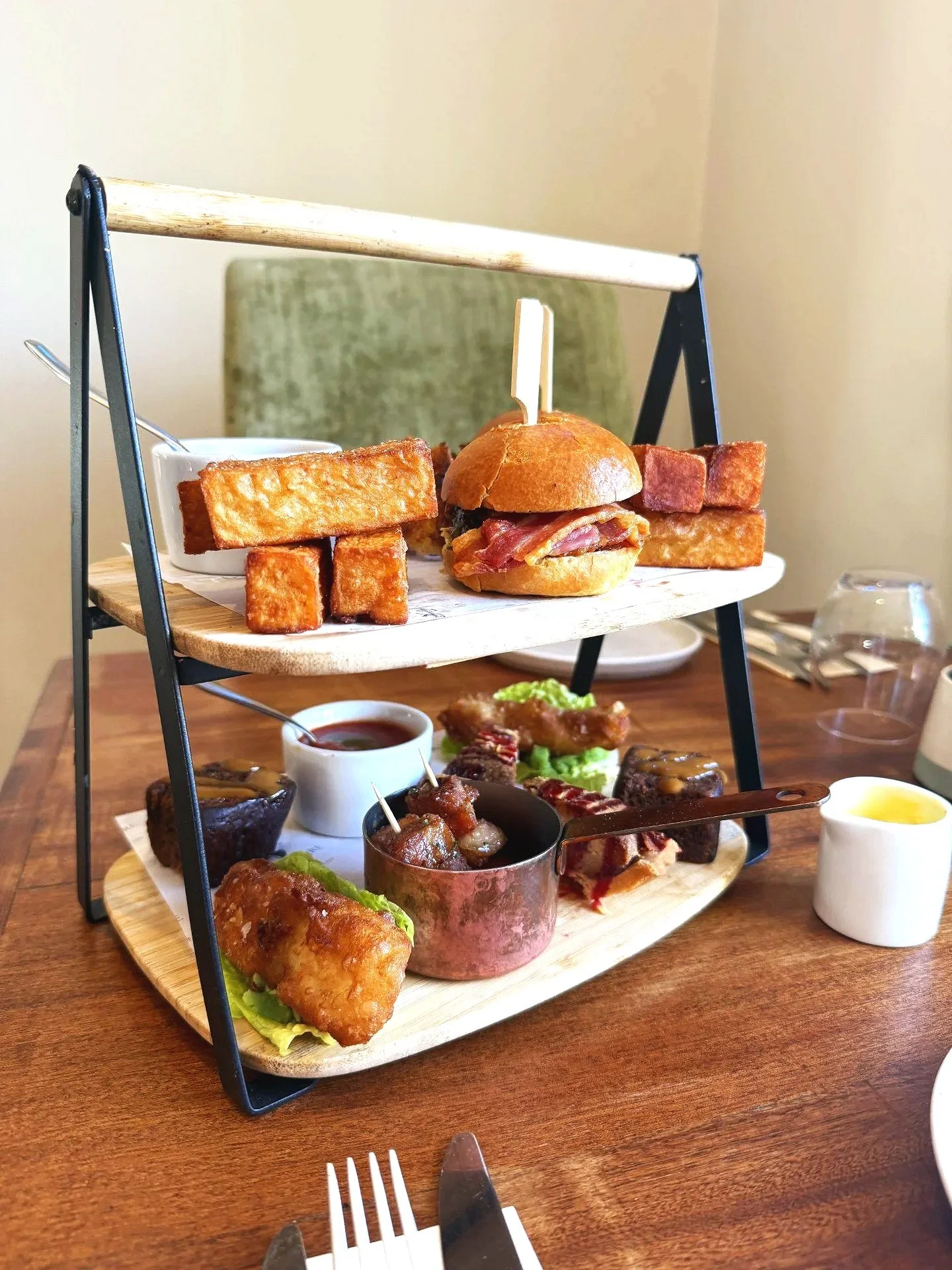 EAT — The Devonshire Arms