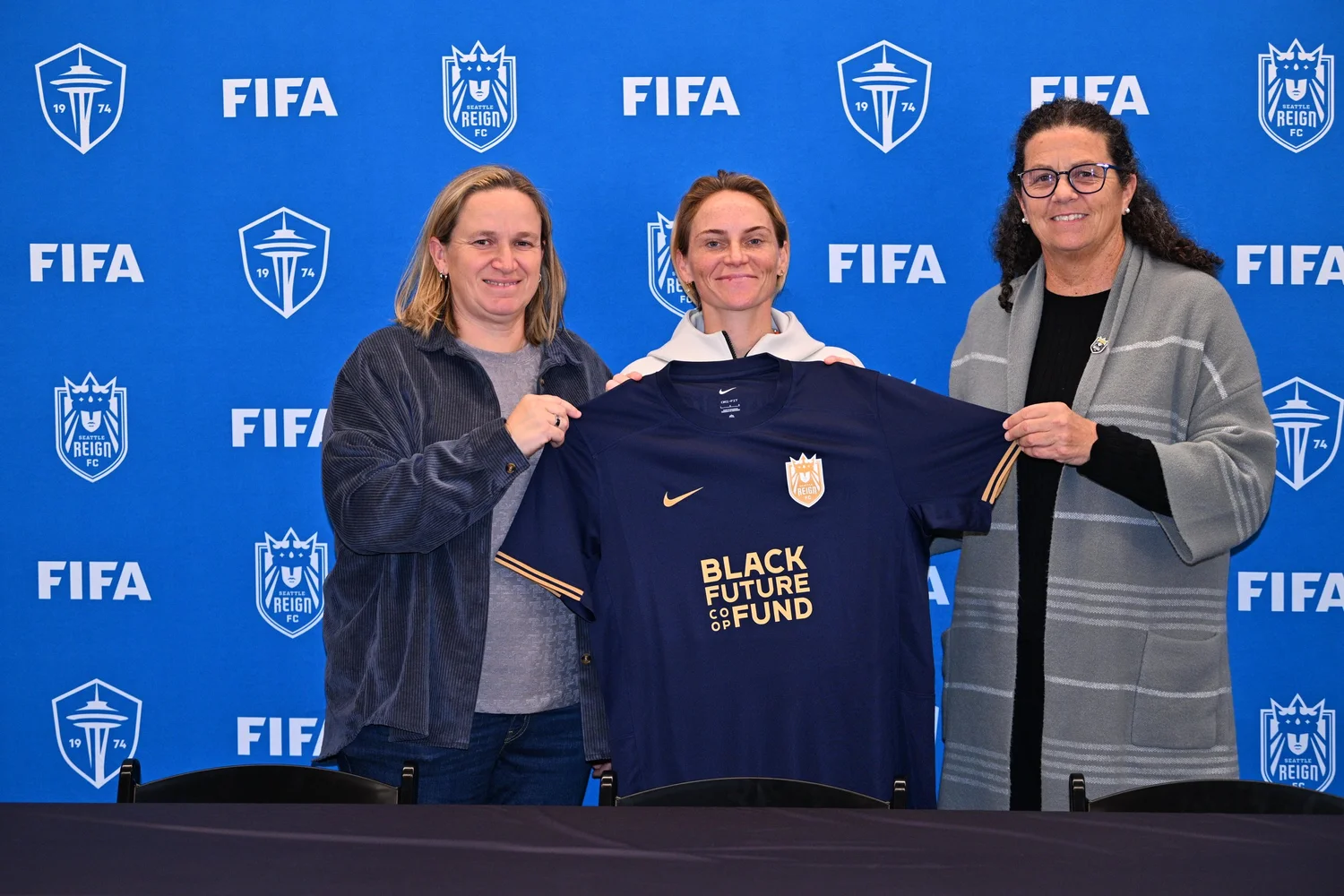 Jess Fishlock signs one-year extension with Seattle Reign FC, keeping ...