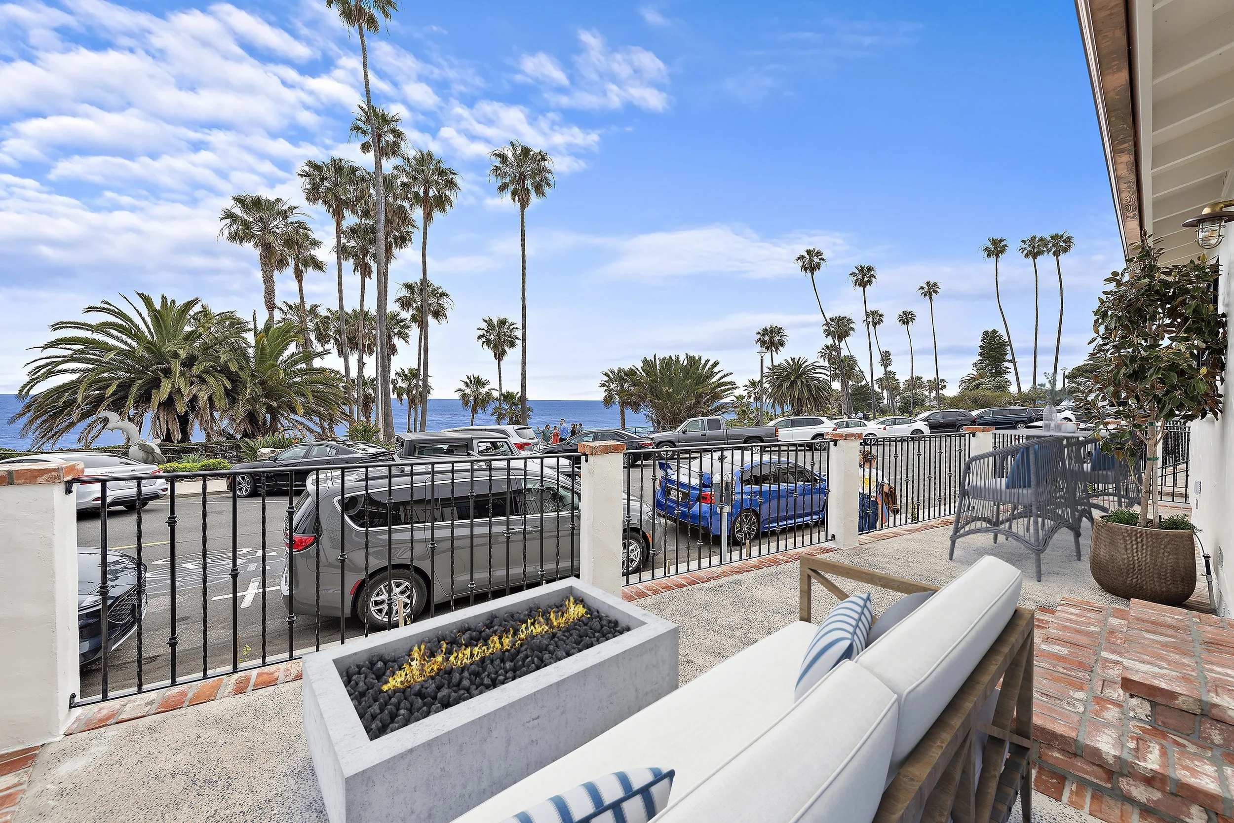 Cliff Drive Cottages — Main Beach Realty