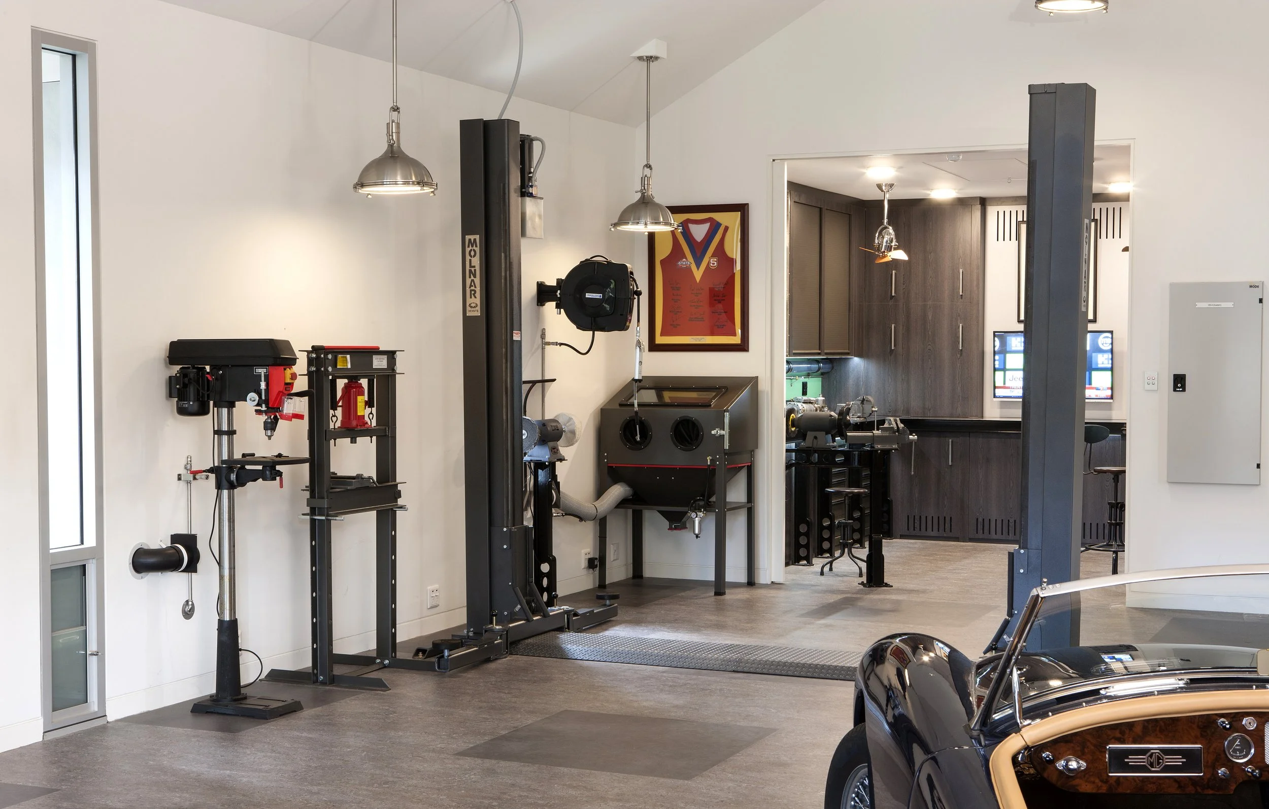 The Engineers Studio Garage - Aust — Deverson Design