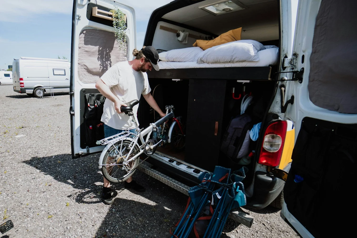 Custom Builds vs. Pre-Built Vans: Cost-Effectiveness