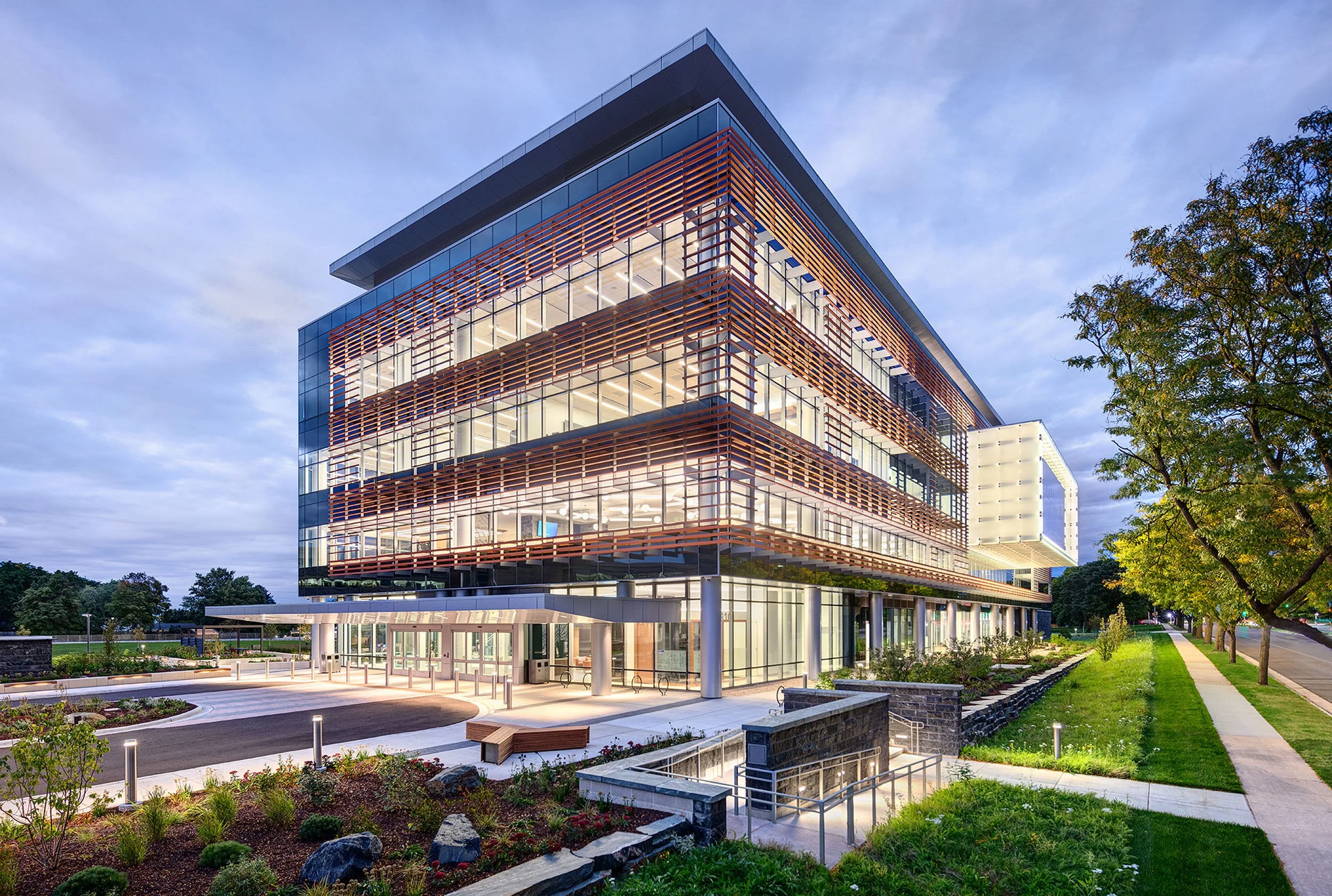 Cuna Mutual — Banks Landl Lighting Design