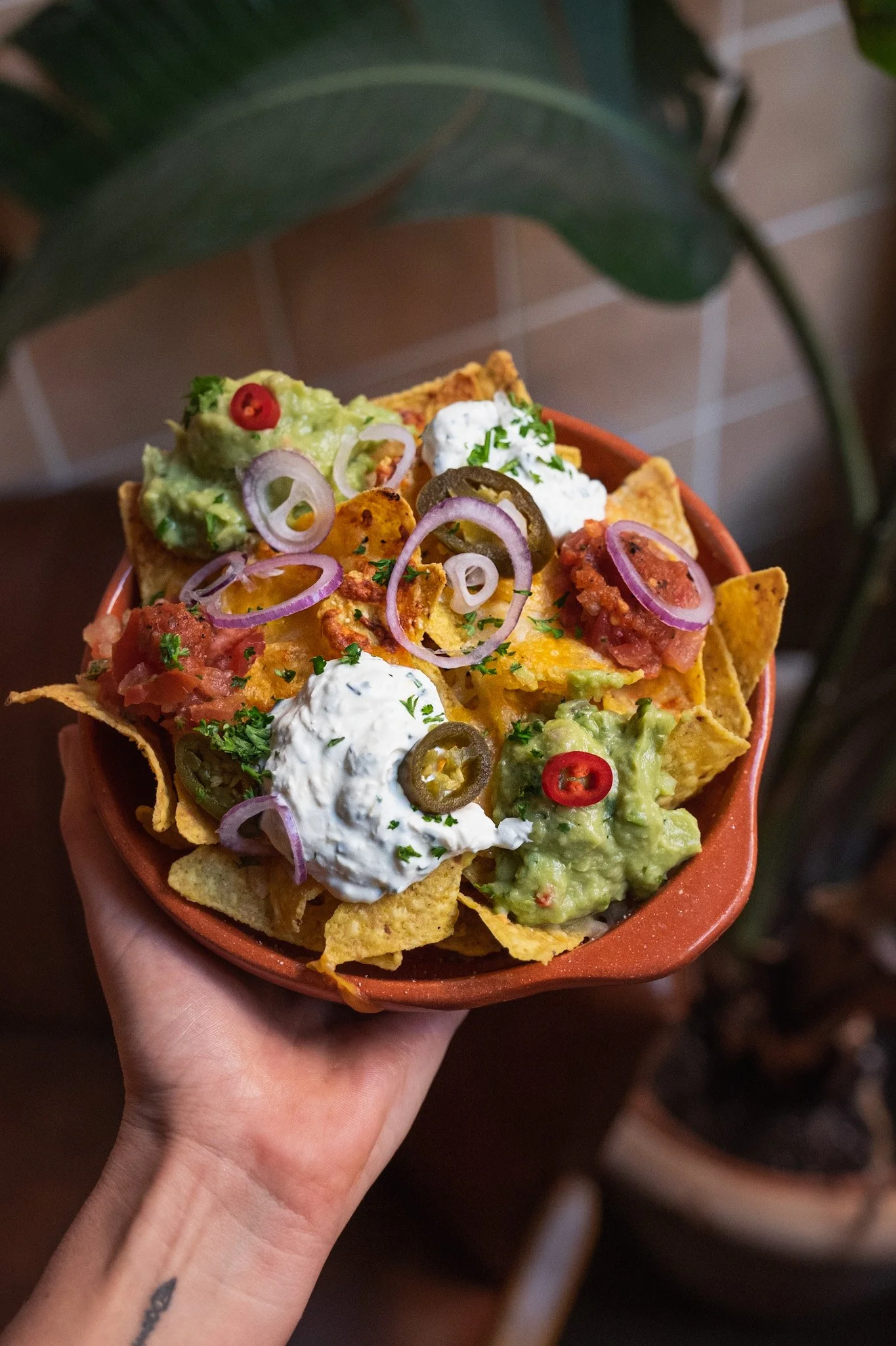 Más