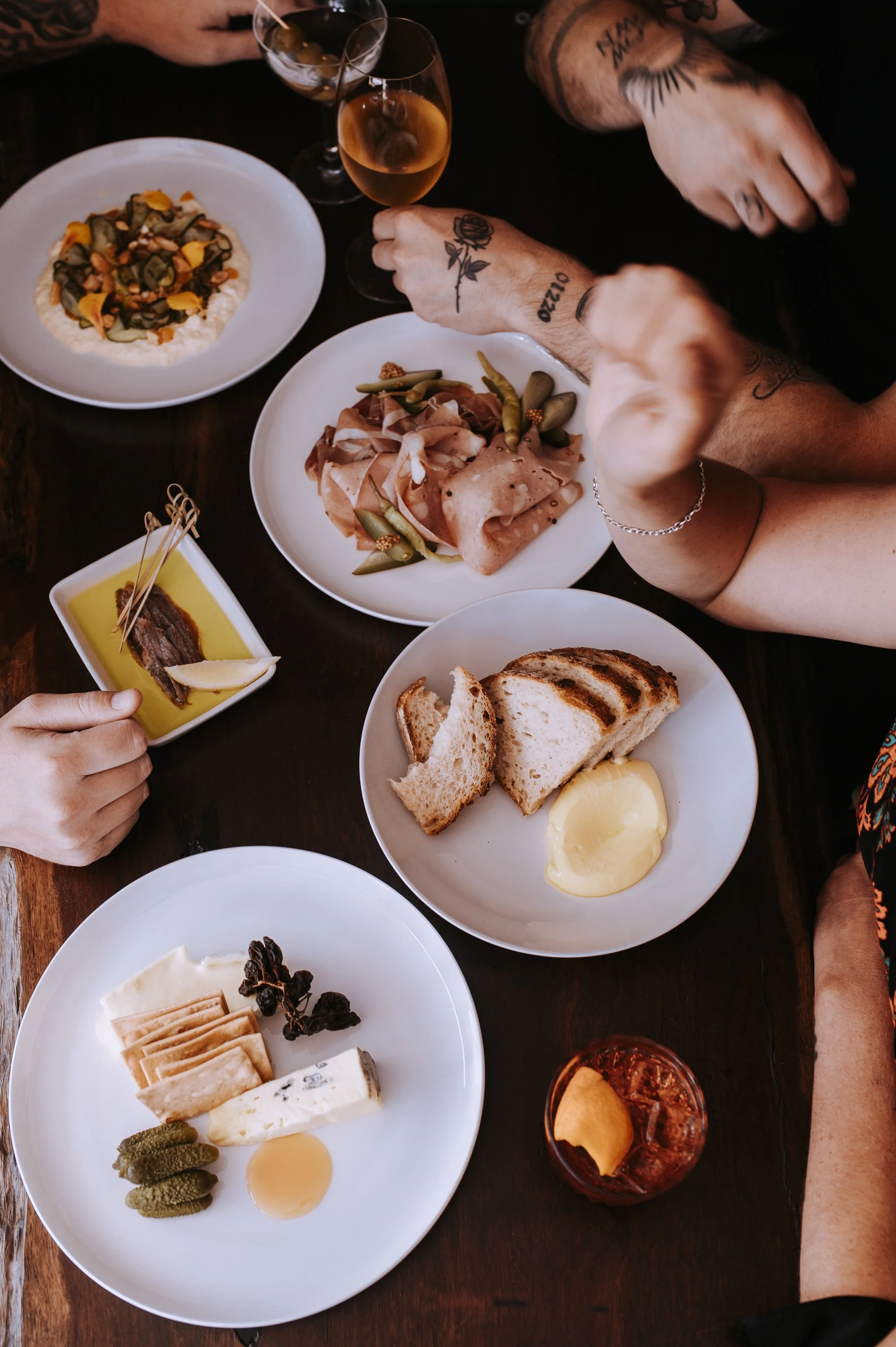 GALLERY — Pearl's Bar