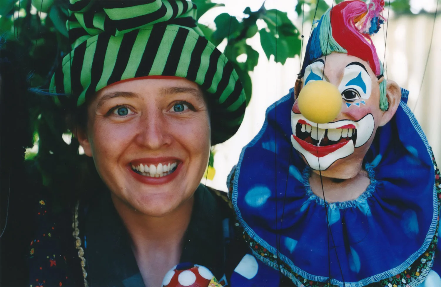 History — Red Smarteez Marionettes