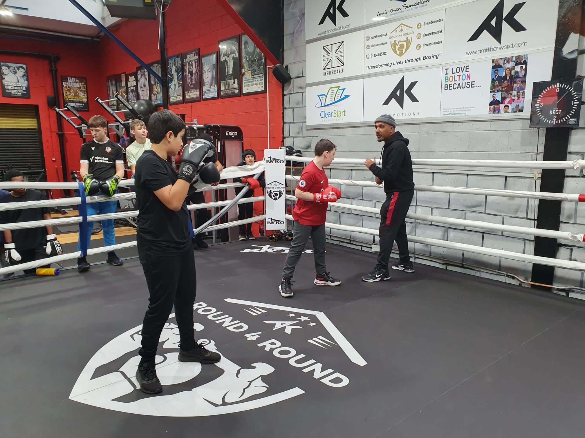 Round4Round | Empower Through Boxing — Join Us Today