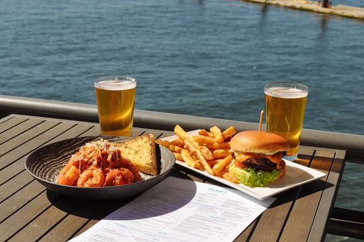 North Vancouver Oceanfront Restaurant - PIER 7 Restaurant + Bar