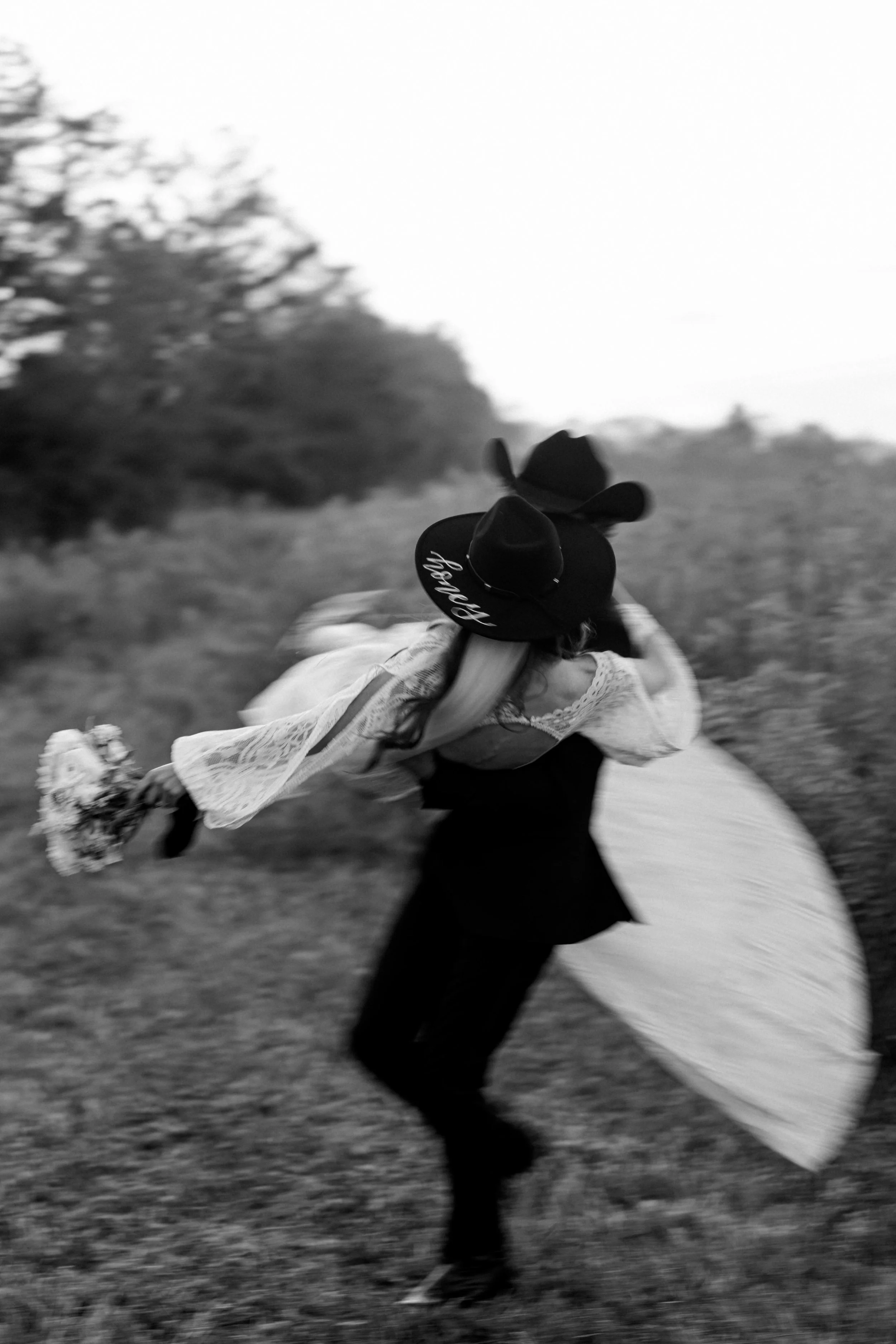 Refined Country Wedding Editorial at The Honey Farm in Lebanon, Ohio ...