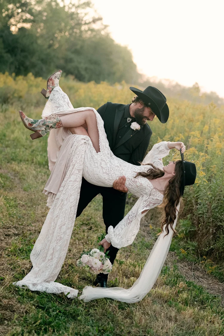 Refined Country Wedding Editorial at The Honey Farm in Lebanon, Ohio ...