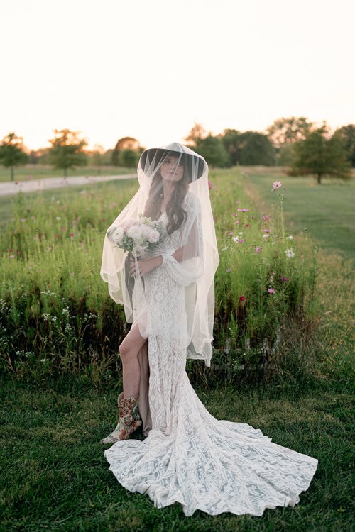 Refined Country Wedding Editorial at The Honey Farm in Lebanon, Ohio ...