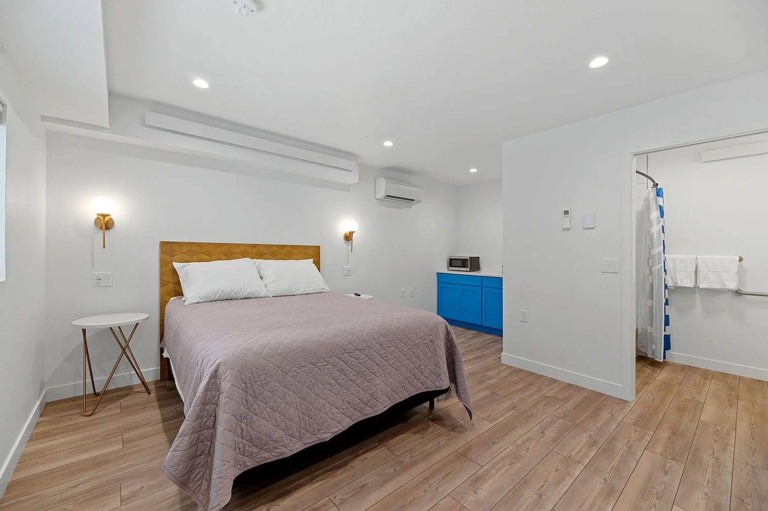 Extra Large Luxury Room at Queen City Inn in Spearfish — Queen City Inn ...