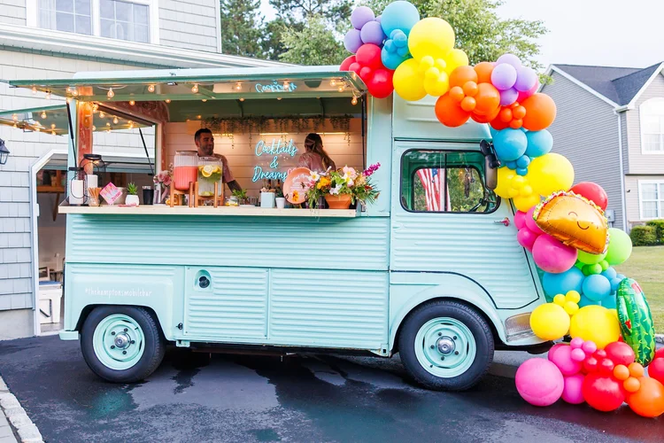 Cocktails & Dreams Mobile Bar