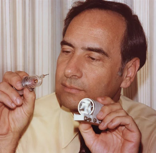 Biography | Theodore H. Maiman: The Laser Inventor