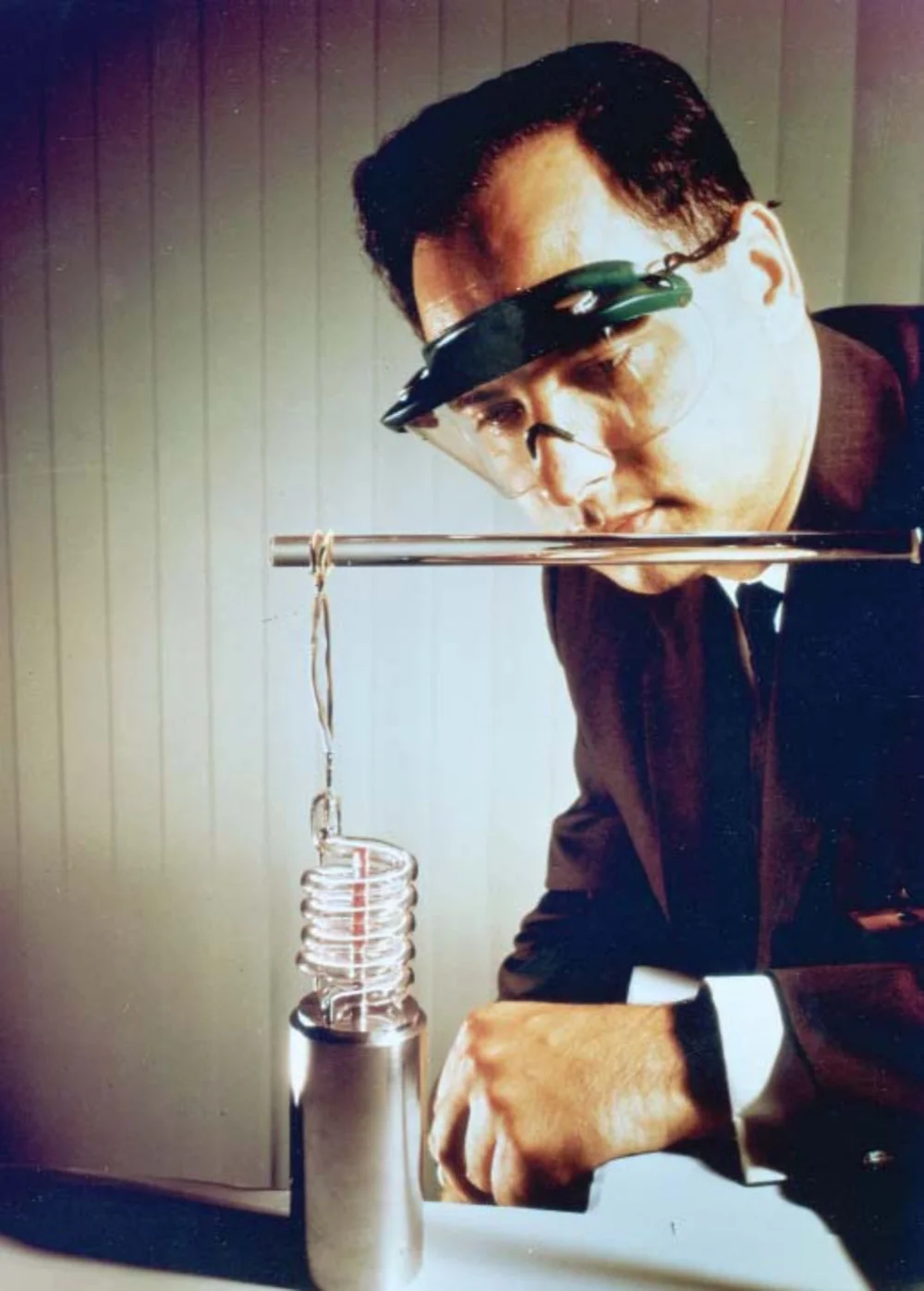Biography | Theodore H. Maiman: The Laser Inventor