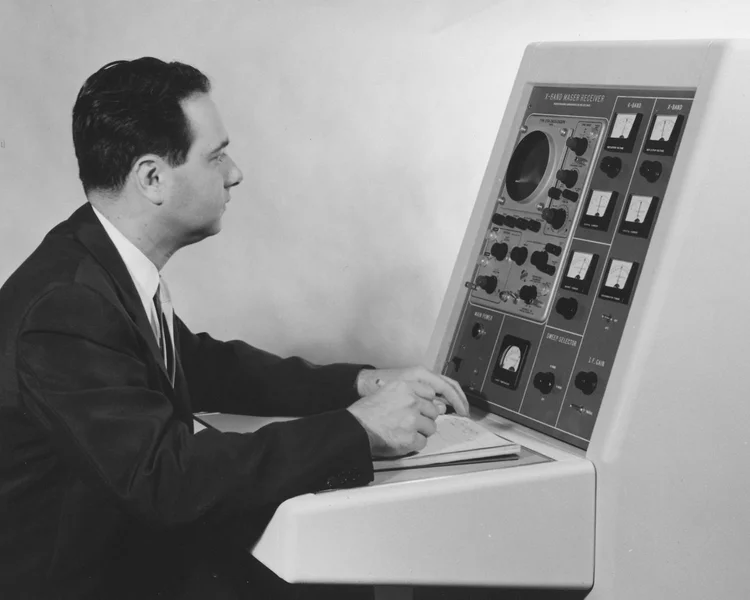 Biography | Theodore H. Maiman: The Laser Inventor