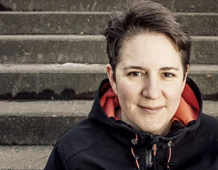 ARTIST INTERVIEW: Lindsey Lavender — Behind The Artist