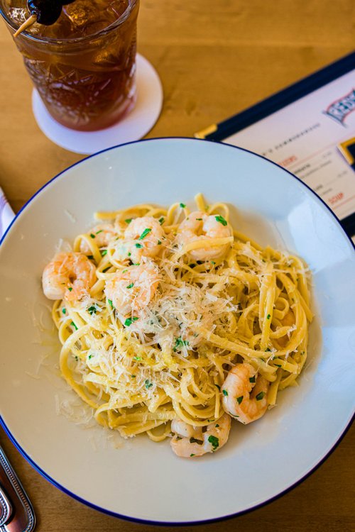Red's Lakehouse | Restaurant & Bar in Marblehead, OH