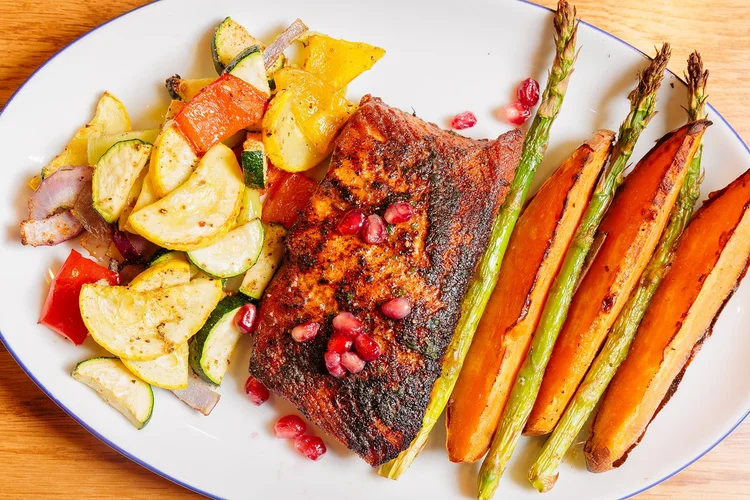 Menu | Restaurant and Bar | Marblehead, OH — Red's Lakehouse