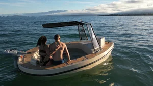 Spacruzzi Electric Hot Tub Boat: Your Floating Paradise Awaits ...