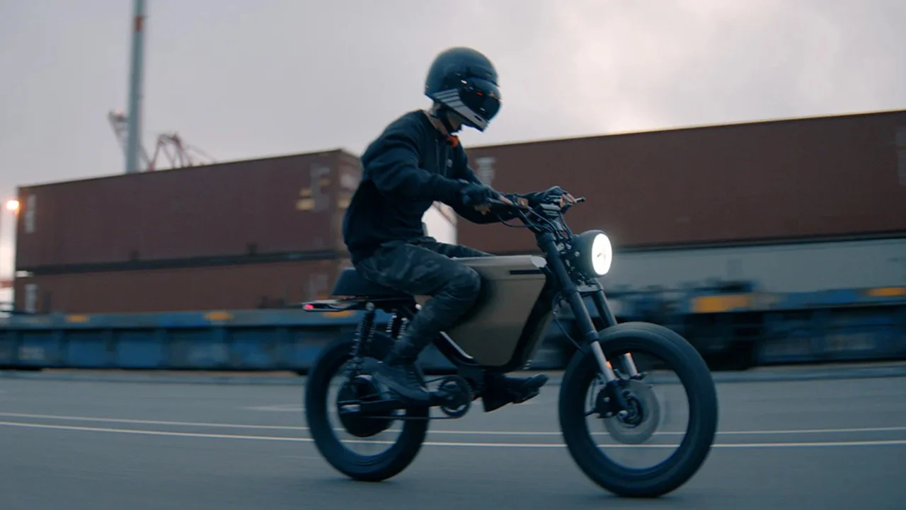 ONYX RCR 80V Review: The 65 MPH Electric Moped That Redefines Fun ...