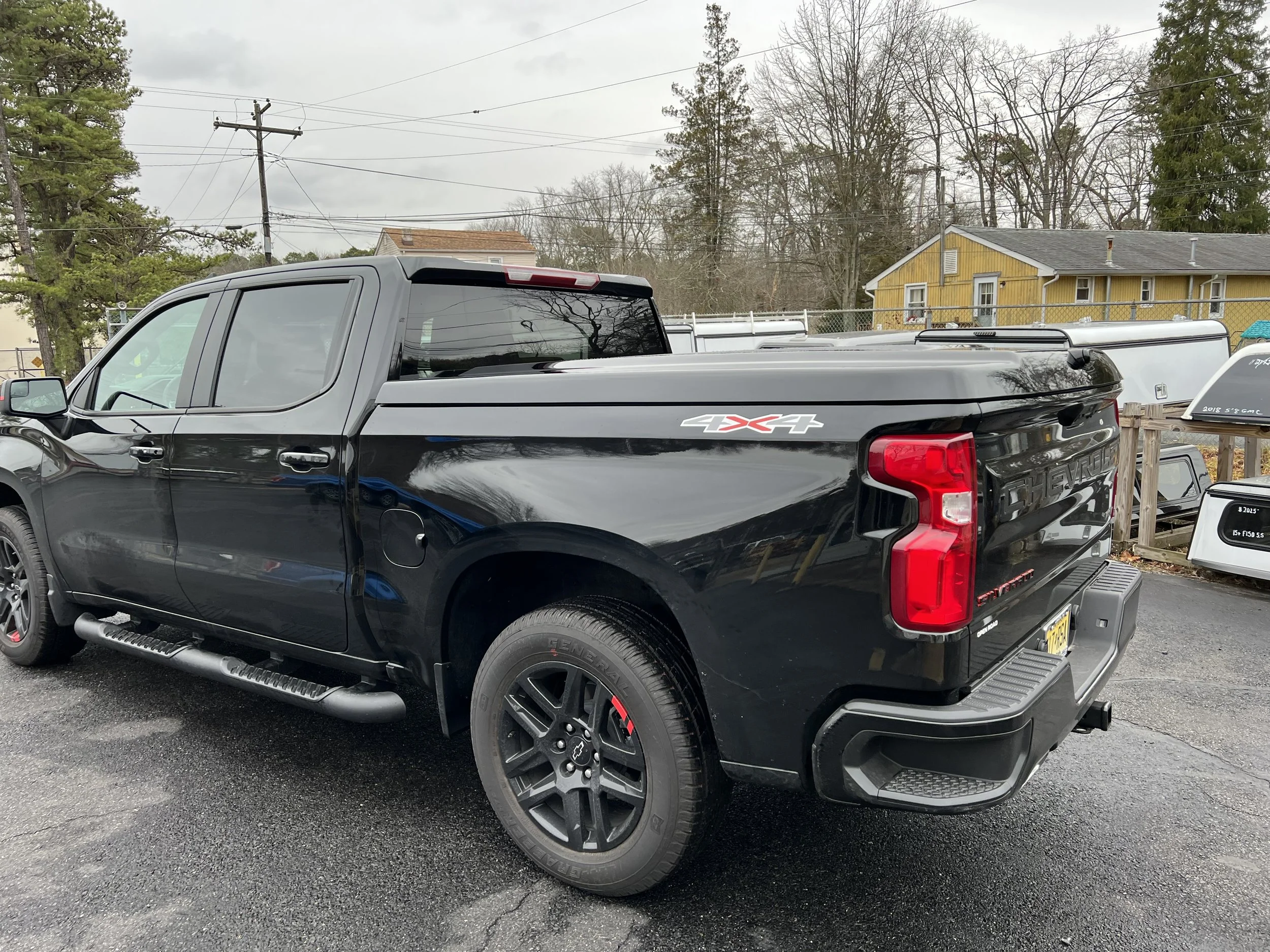 2019-2023 Chevy 1500 ARE LSII Tonneau — suburbancaps.com