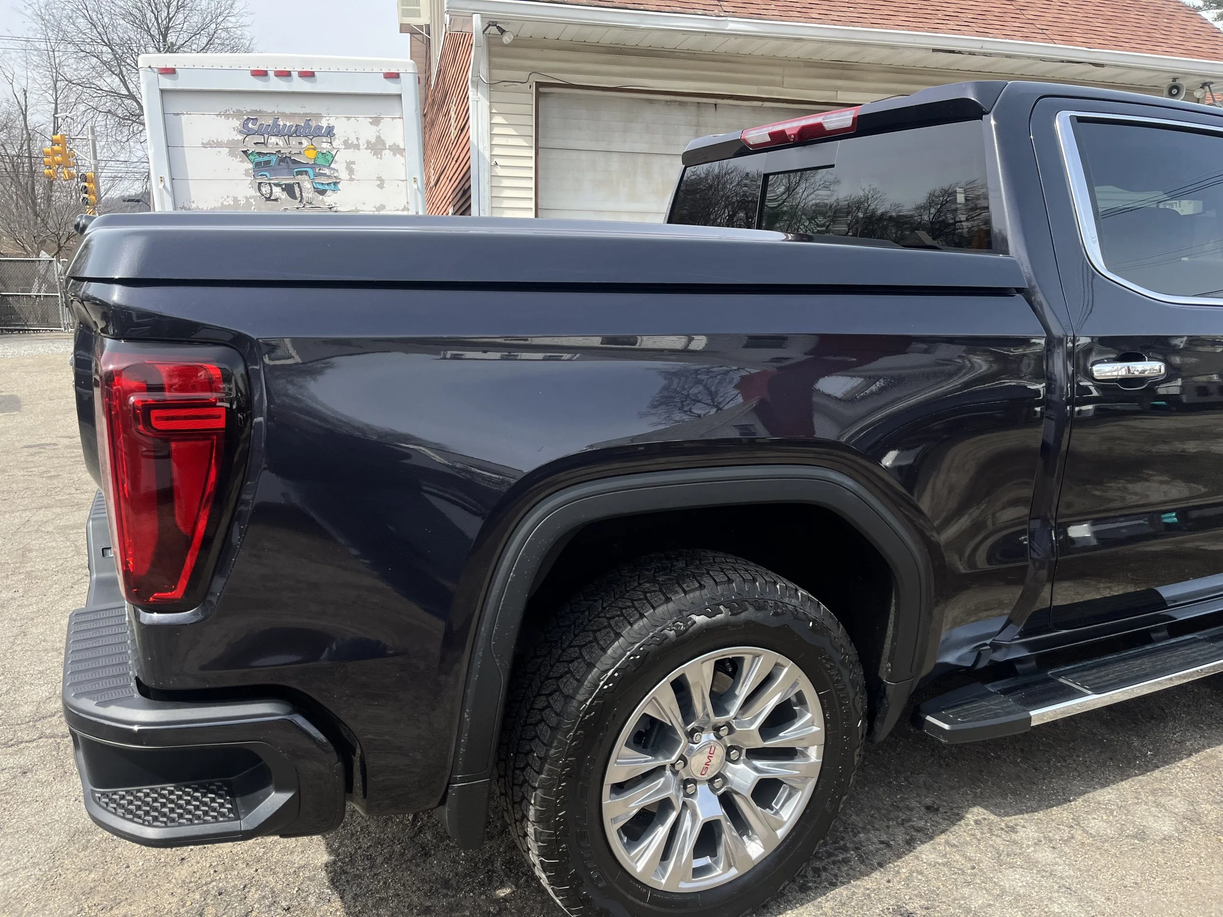2019-2023 Chevy 1500 ARE LSII Tonneau — suburbancaps.com