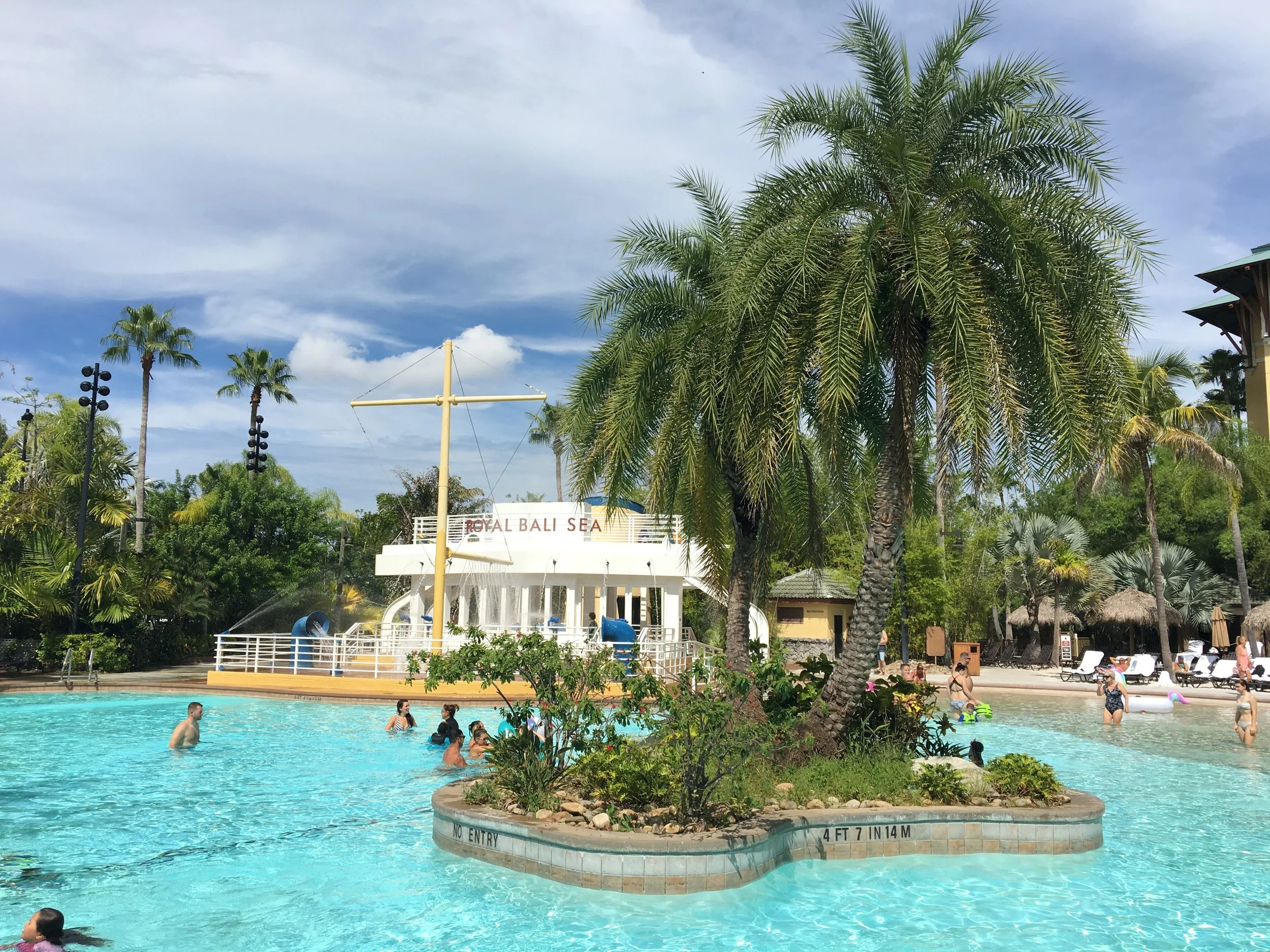 Universal Orlando Loews Royal Pacific Resort Guide