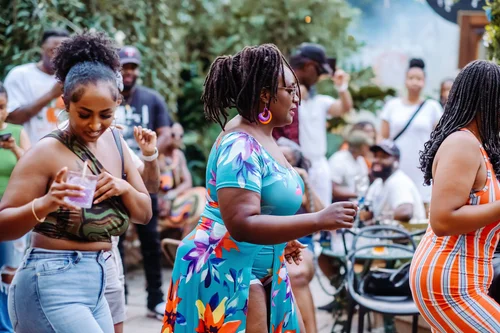 RESERVATIONS — Outdoor Cocktail Bar in Cincinnati OTR | Somerset Bar