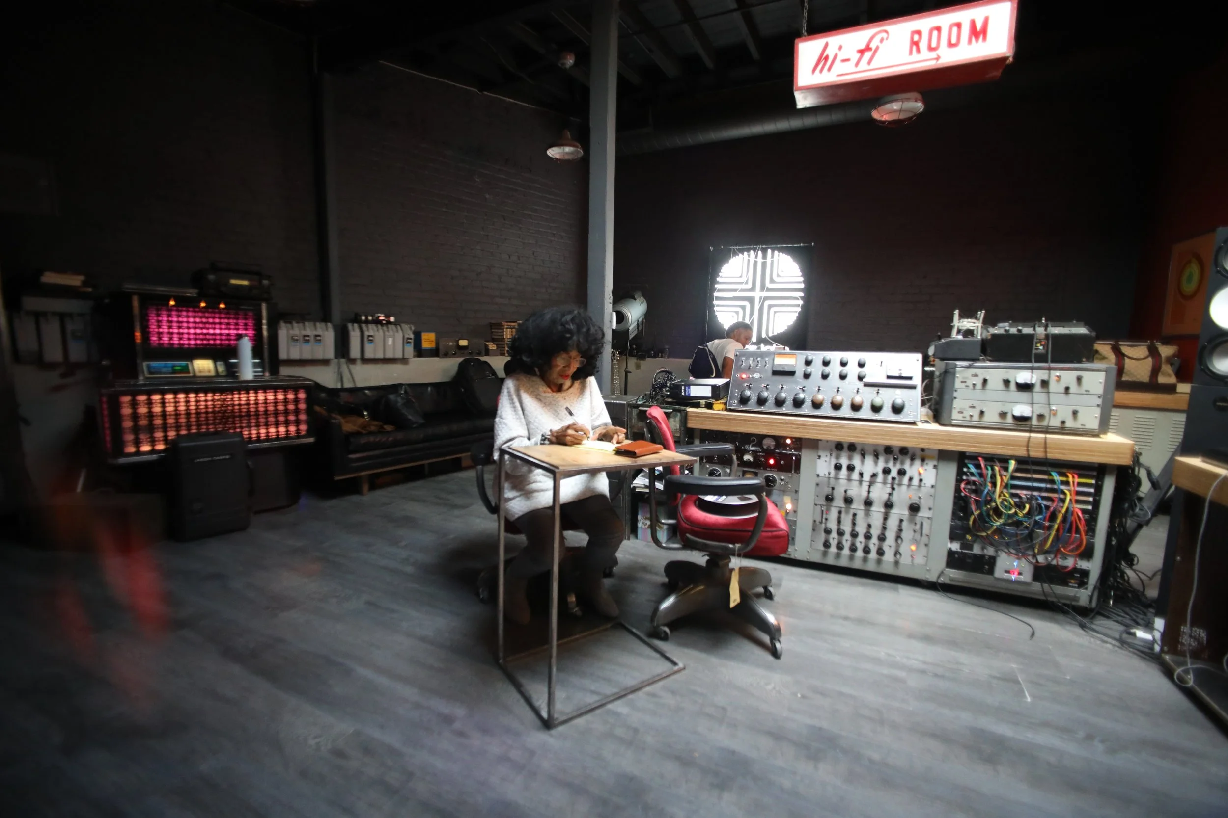 STUDIO — LINEAR LABS