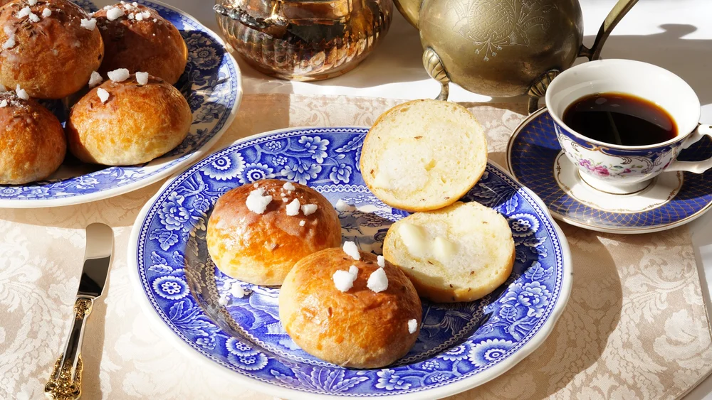 Bath Buns — Tasting History