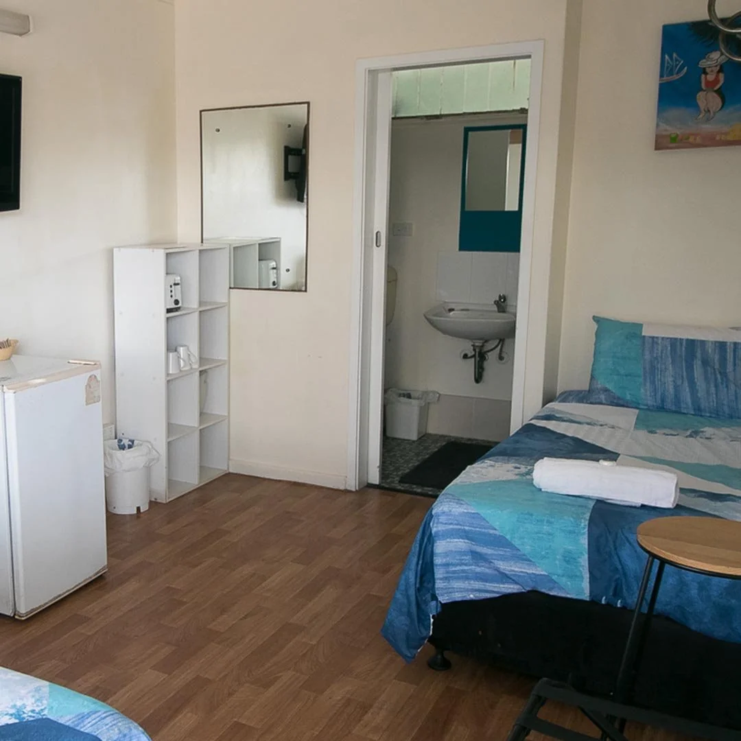 Accommodation — Marine Hotel, Cardwell QLD