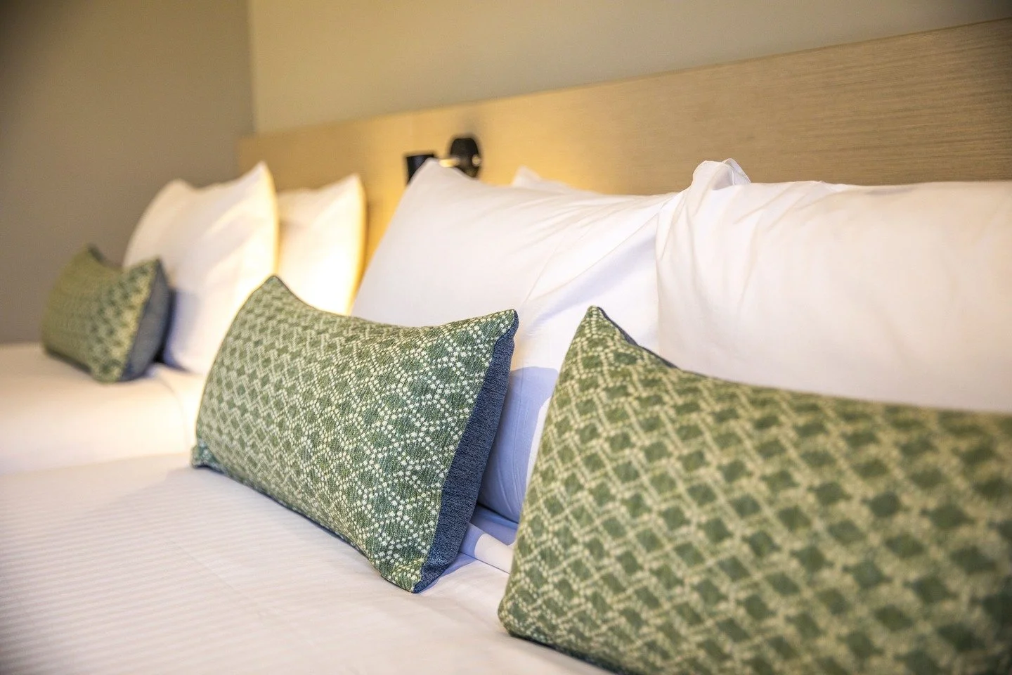 Accommodation — Marine Hotel, Cardwell QLD