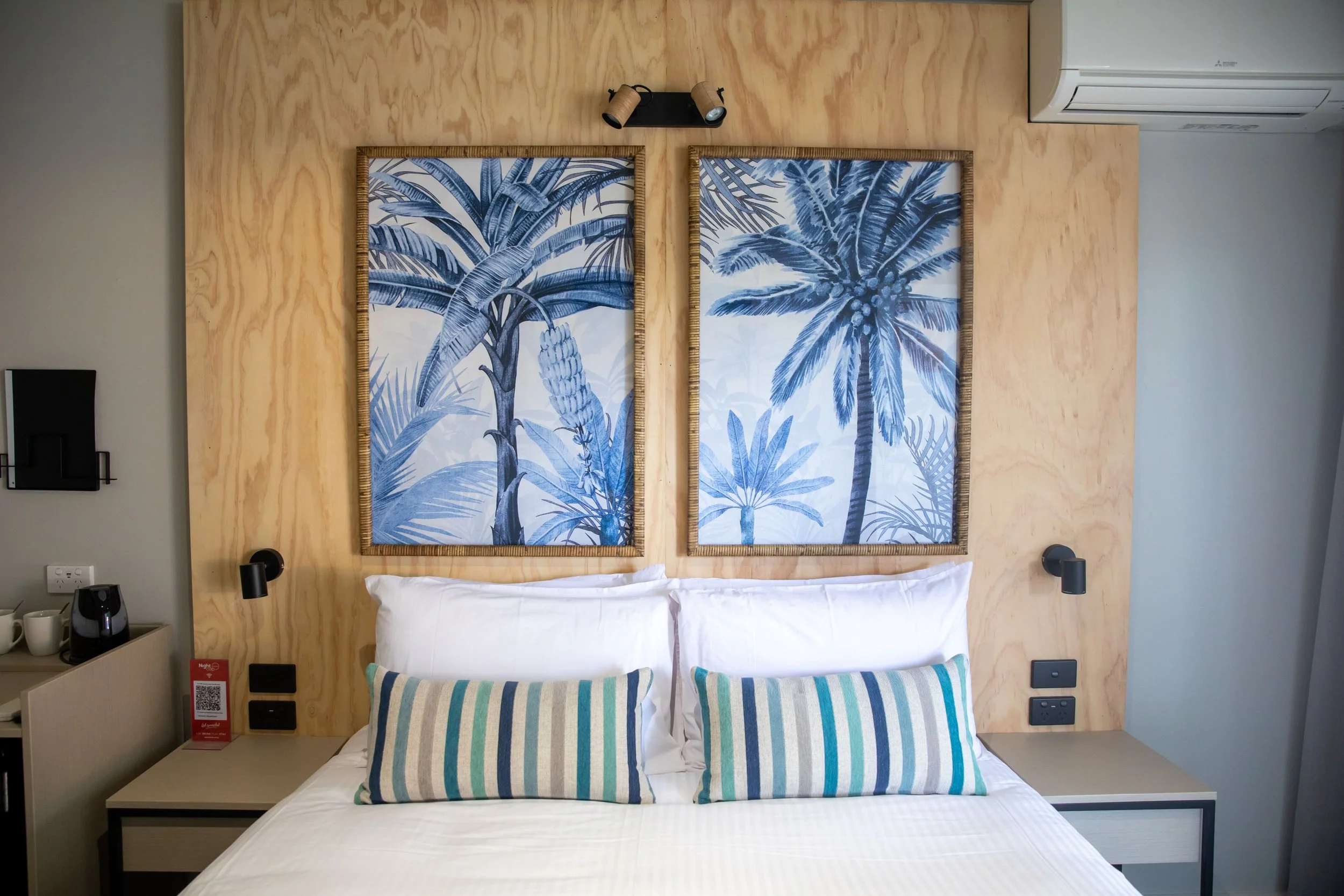 Accommodation — Marine Hotel, Cardwell QLD