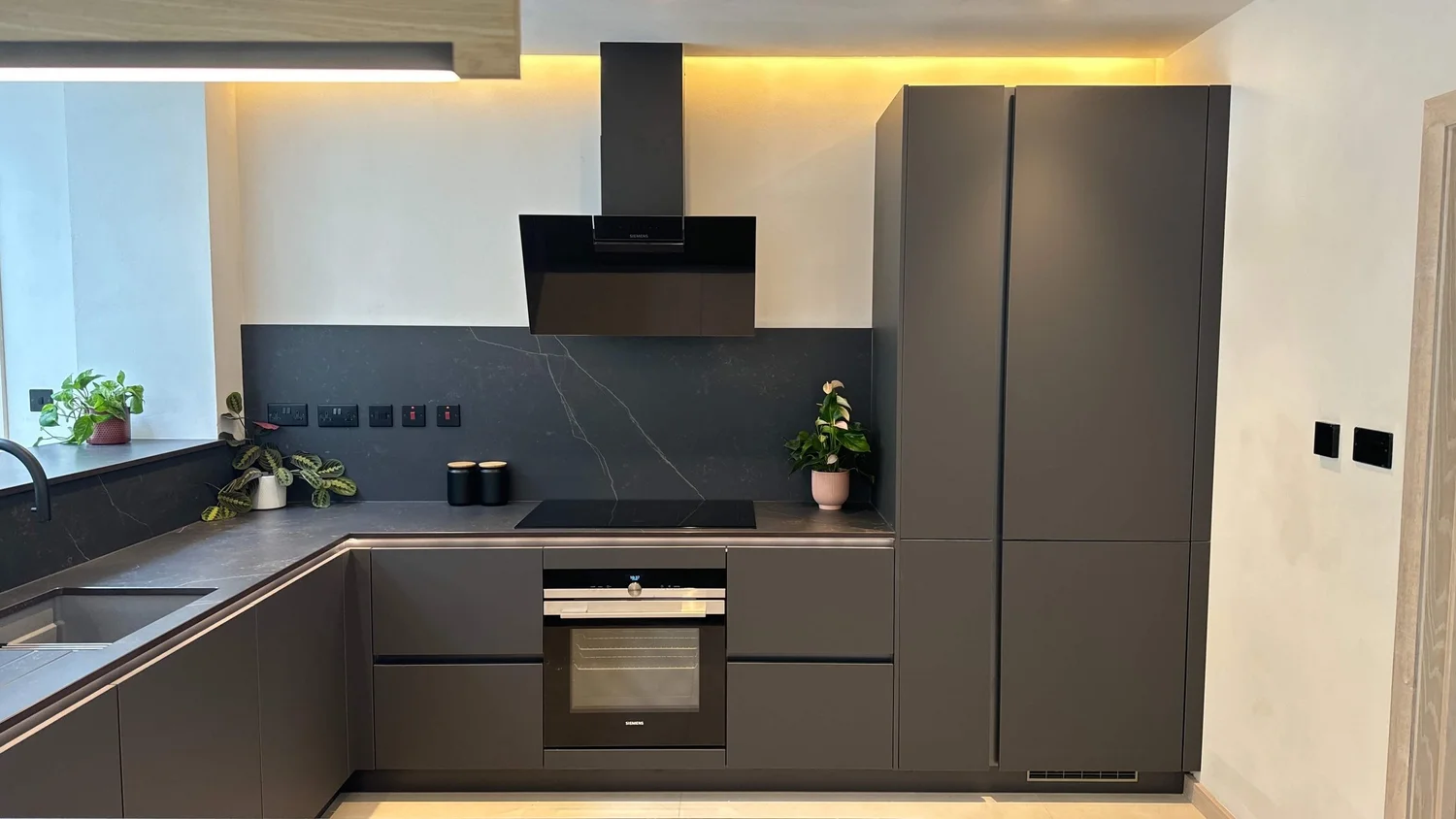 Dark Grey Handleless Kitchen in Beckenham | BCK Interiors