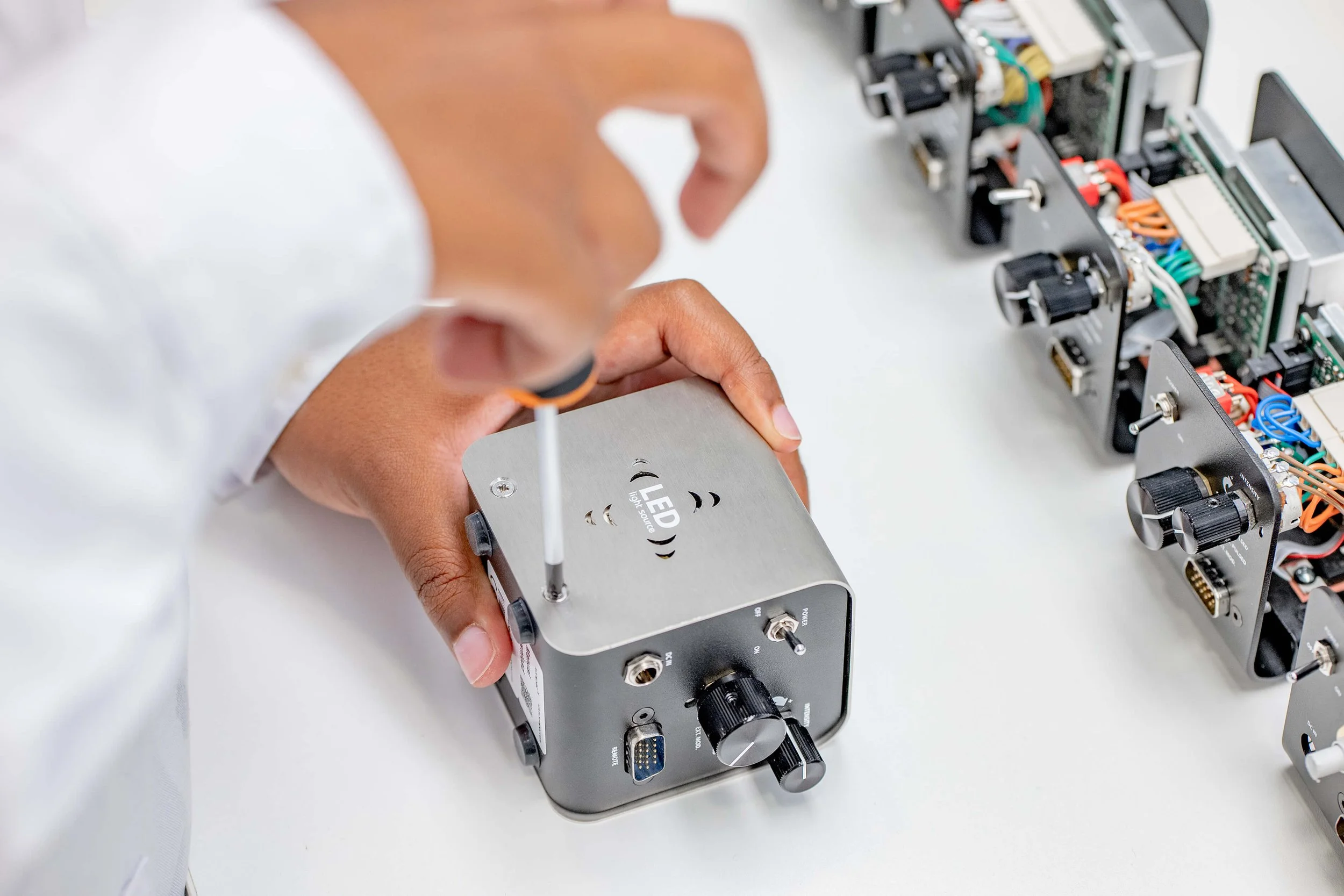 Fiber-Optic Light Sources — Sarspec