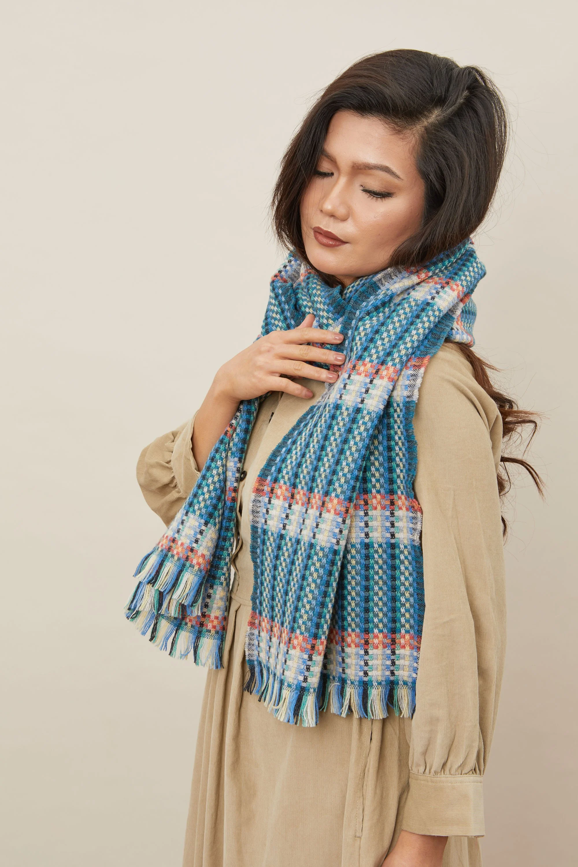 Discover Eclectic Folk: Unique Merino Wool Scarves and Snoods Collection — By Cecil
