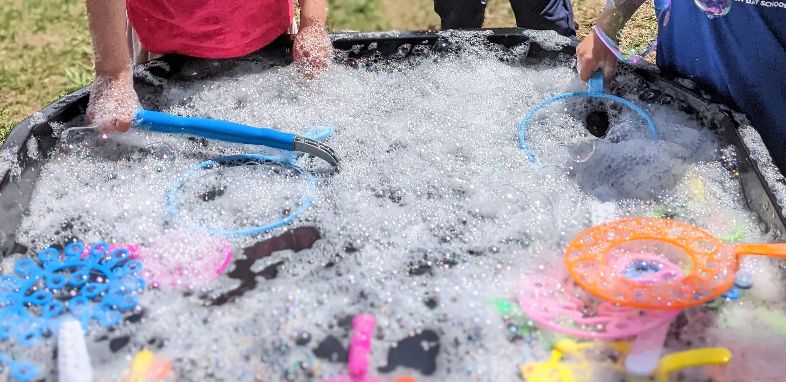 What is a ‘Tuff Tray’ and how do I use one for sensory play? — For Littles